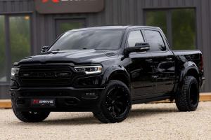 Melns Dodge RAM 2022 Jelgava, ar dzinēja tilpumu 5.70 L un nobraukumu 55 tūkst. km par 62900 €, foto 5 vietnē AUTOMOTO.COM.LV