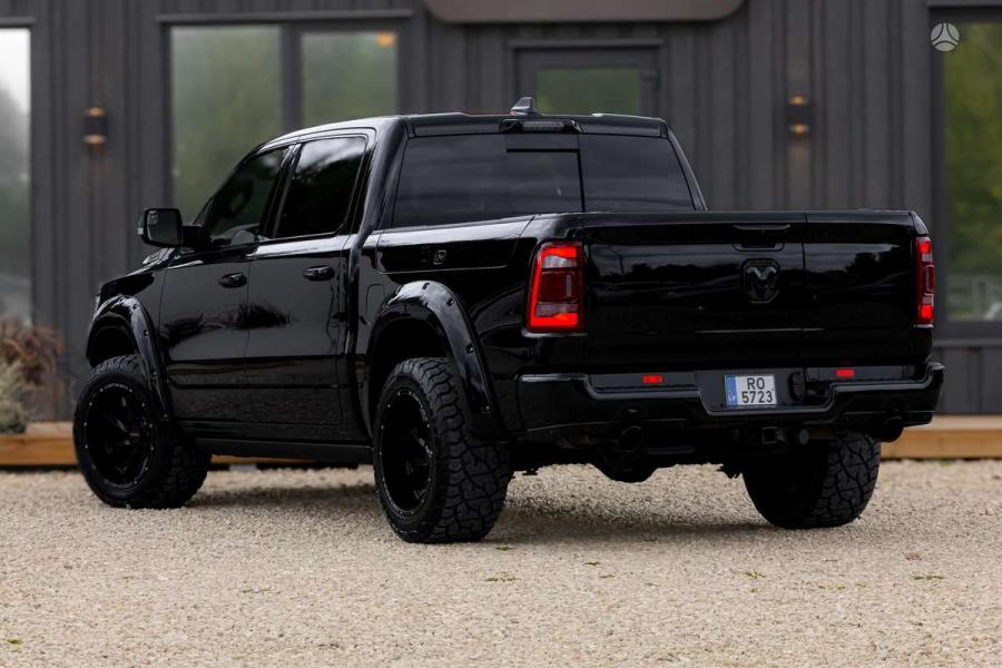 Melns Dodge RAM 2022 Jelgava, ar dzinēja tilpumu 5.70 L un nobraukumu 55 tūkst. km par 62900 €, foto 6 vietnē AUTOMOTO.COM.LV