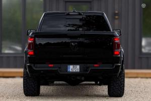 Melns Dodge RAM 2022 Jelgava, ar dzinēja tilpumu 5.70 L un nobraukumu 55 tūkst. km par 62900 €, foto 7 vietnē AUTOMOTO.COM.LV