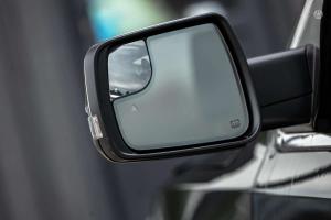 Melns Dodge RAM 2022 Jelgava, ar dzinēja tilpumu 5.70 L un nobraukumu 55 tūkst. km par 62900 €, foto 11 vietnē AUTOMOTO.COM.LV