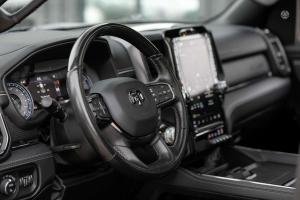 Melns Dodge RAM 2022 Jelgava, ar dzinēja tilpumu 5.70 L un nobraukumu 55 tūkst. km par 62900 €, foto 19 vietnē AUTOMOTO.COM.LV