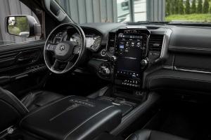 Melns Dodge RAM 2022 Jelgava, ar dzinēja tilpumu 5.70 L un nobraukumu 55 tūkst. km par 62900 €, foto 20 vietnē AUTOMOTO.COM.LV