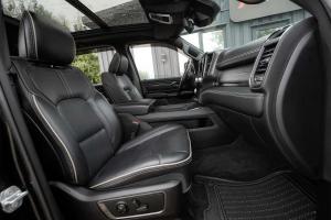 Melns Dodge RAM 2022 Jelgava, ar dzinēja tilpumu 5.70 L un nobraukumu 55 tūkst. km par 62900 €, foto 22 vietnē AUTOMOTO.COM.LV