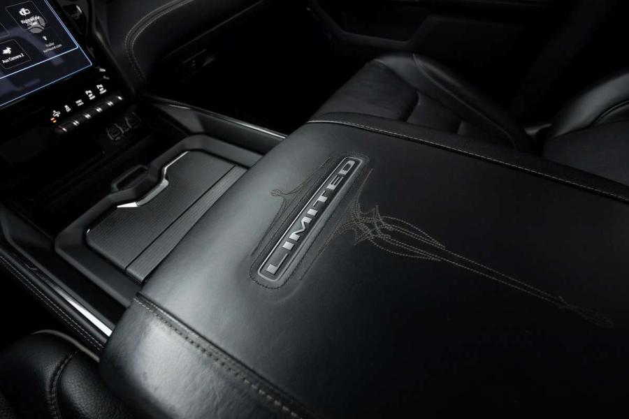 Melns Dodge RAM 2022 Jelgava, ar dzinēja tilpumu 5.70 L un nobraukumu 55 tūkst. km par 62900 €, foto 24 vietnē AUTOMOTO.COM.LV