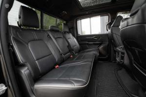 Melns Dodge RAM 2022 Jelgava, ar dzinēja tilpumu 5.70 L un nobraukumu 55 tūkst. km par 62900 €, foto 28 vietnē AUTOMOTO.COM.LV