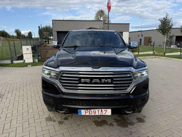 Melns Dodge RAM 2022 Viļņa, ar dzinēja tilpumu 0.00 L un nobraukumu 53 tūkst. km par 49000 €, foto  vietnē AUTOMOTO.COM.LV