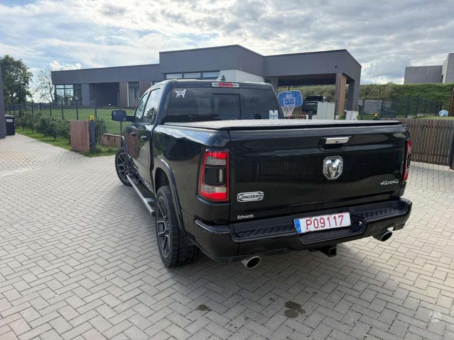 Melns Dodge RAM 2022 Viļņa, ar dzinēja tilpumu 0.00 L un nobraukumu 53 tūkst. km par 49000 €, foto 5 vietnē AUTOMOTO.COM.LV