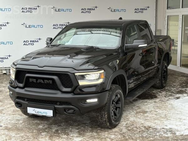 Black Dodge RAM 2023 in Riga, with an engine capacity of 5.70 L and mileage of 49 thousand km for 62900 €, photo 1 on AUTOMOTO.COM.LV