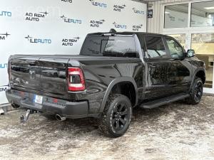 Black Dodge RAM 2023 in Riga, with an engine capacity of 5.70 L and mileage of 49 thousand km for 62900 €, photo 4 on AUTOMOTO.COM.LV