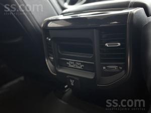 Black Dodge RAM 2023 in Riga, with an engine capacity of 5.70 L and mileage of 49 thousand km for 62900 €, photo 28 on AUTOMOTO.COM.LV