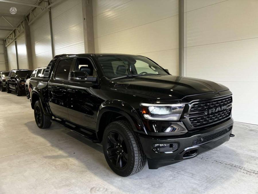 Черный Додж РАМ 2023 в Клайпеда, объемом двигателя 5.70 л и пробегом 56 тыс. км за 48400 €, фото 4 на AUTOMOTO.COM.LV