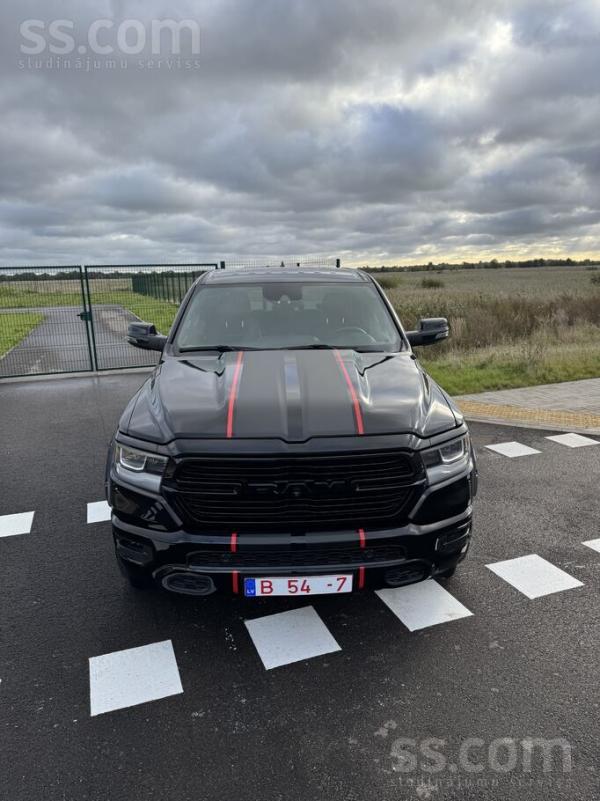 Black Dodge RAM 2023 in Liepaja, with an engine capacity of 5.70 L and mileage of 73 thousand km for 49900 €, photo 5 on AUTOMOTO.COM.LV