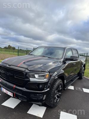Black Dodge RAM 2023 in Liepaja, with an engine capacity of 5.70 L and mileage of 73 thousand km for 49900 €, photo 12 on AUTOMOTO.COM.LV