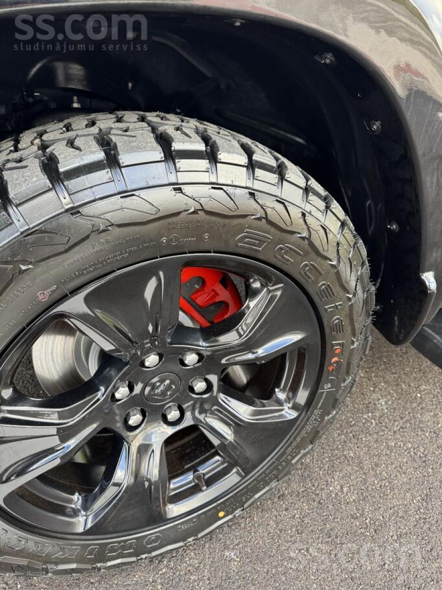 Black Dodge RAM 2023 in Liepaja, with an engine capacity of 5.70 L and mileage of 73 thousand km for 49900 €, photo 15 on AUTOMOTO.COM.LV