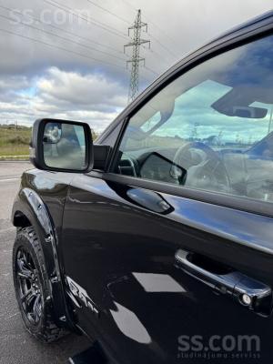 Black Dodge RAM 2023 in Liepaja, with an engine capacity of 5.70 L and mileage of 73 thousand km for 49900 €, photo 17 on AUTOMOTO.COM.LV