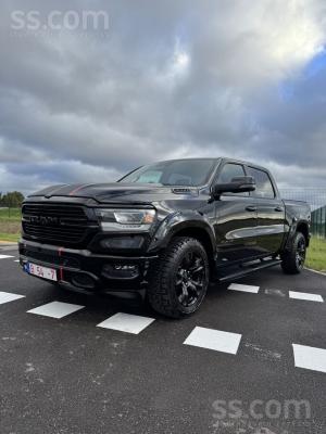 Black Dodge RAM 2023 in Liepaja, with an engine capacity of 5.70 L and mileage of 73 thousand km for 49900 €, photo 18 on AUTOMOTO.COM.LV