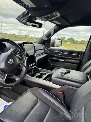 Black Dodge RAM 2023 in Liepaja, with an engine capacity of 5.70 L and mileage of 73 thousand km for 49900 €, photo 22 on AUTOMOTO.COM.LV