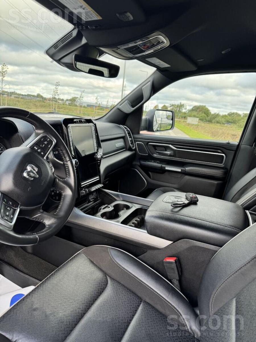 Black Dodge RAM 2023 in Liepaja, with an engine capacity of 5.70 L and mileage of 73 thousand km for 49900 €, photo 22 on AUTOMOTO.COM.LV