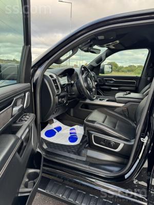 Black Dodge RAM 2023 in Liepaja, with an engine capacity of 5.70 L and mileage of 73 thousand km for 49900 €, photo 23 on AUTOMOTO.COM.LV