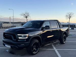 Melns Dodge RAM 2024 Kauņa, ar dzinēja tilpumu 5.70 L un nobraukumu 12 tūkst. km par 54999 €, foto  vietnē AUTOMOTO.COM.LV
