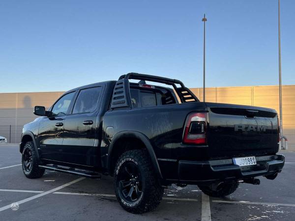 Black Dodge RAM 2024 in Kaunas, with an engine capacity of 5.70 L and mileage of 12 thousand km for 54999 €, photo 3 on AUTOMOTO.COM.LV