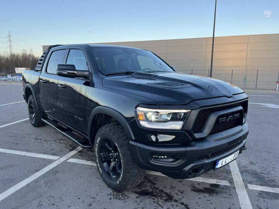 Black Dodge RAM 2024 in Kaunas, with an engine capacity of 5.70 L and mileage of 12 thousand km for 54999 €, photo 17 on AUTOMOTO.COM.LV