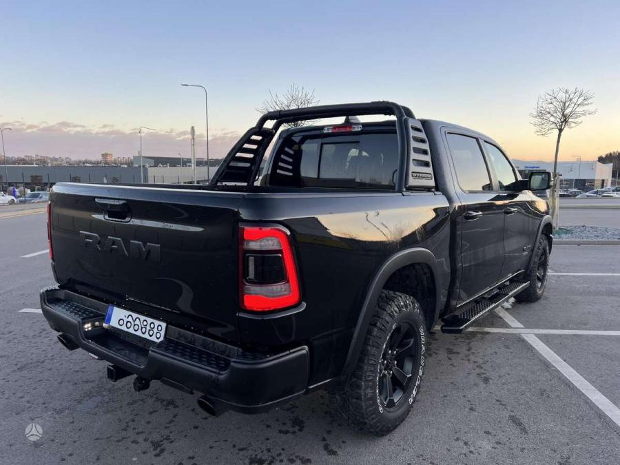 Black Dodge RAM 2024 in Kaunas, with an engine capacity of 5.70 L and mileage of 12 thousand km for 54999 €, photo 18 on AUTOMOTO.COM.LV