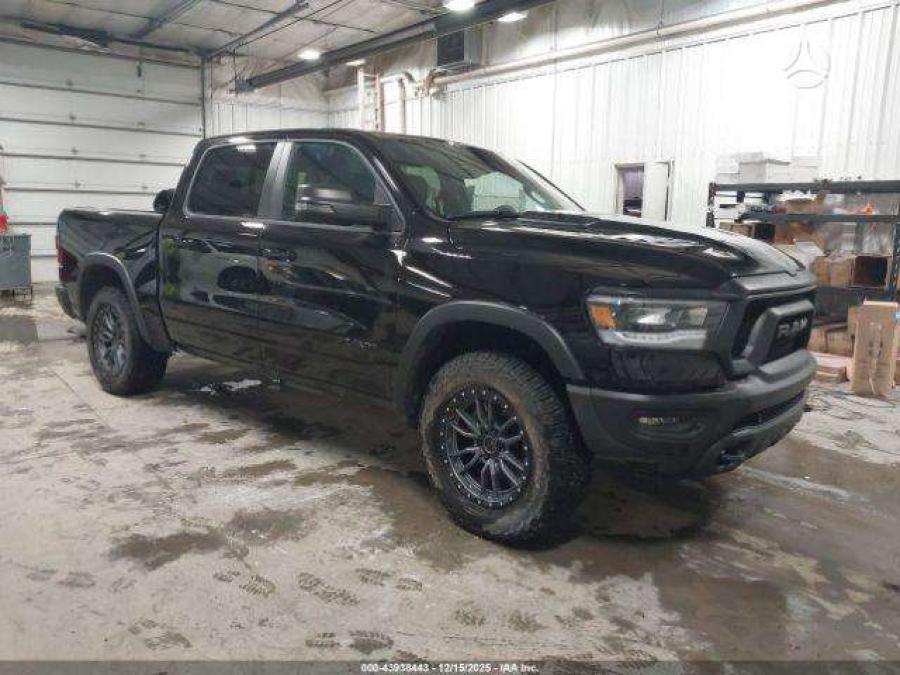 Melns Dodge RAM 2024 Klaipėda, ar dzinēja tilpumu 5.70 L un nobraukumu 43 tūkst. km par 29000 €, foto 1 vietnē AUTOMOTO.COM.LV