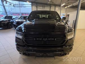 Melns Dodge RAM 2024 Rīga, ar dzinēja tilpumu 5.70 L un nobraukumu 30 tūkst. km par 69000 €, foto 3 vietnē AUTOMOTO.COM.LV