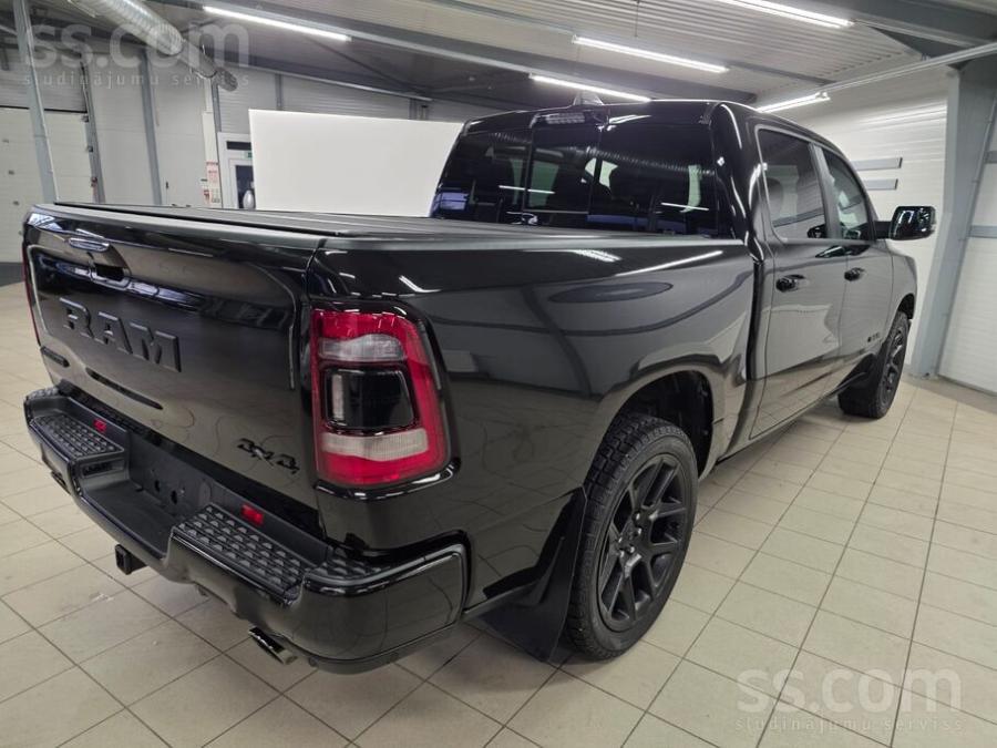 Melns Dodge RAM 2024 Rīga, ar dzinēja tilpumu 5.70 L un nobraukumu 30 tūkst. km par 69000 €, foto 4 vietnē AUTOMOTO.COM.LV