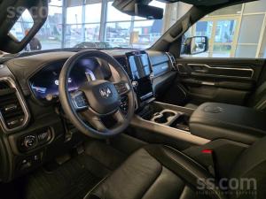 Melns Dodge RAM 2024 Rīga, ar dzinēja tilpumu 5.70 L un nobraukumu 30 tūkst. km par 69000 €, foto 5 vietnē AUTOMOTO.COM.LV