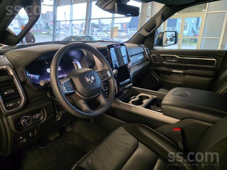 Melns Dodge RAM 2024 Rīga, ar dzinēja tilpumu 5.70 L un nobraukumu 30 tūkst. km par 69000 €, foto 5 vietnē AUTOMOTO.COM.LV
