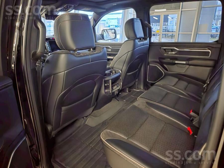 Melns Dodge RAM 2024 Rīga, ar dzinēja tilpumu 5.70 L un nobraukumu 30 tūkst. km par 69000 €, foto 7 vietnē AUTOMOTO.COM.LV