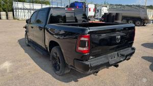 Melns Dodge RAM 2024 Ukmergė, ar dzinēja tilpumu 5.70 L un nobraukumu 54 tūkst. km par 22385 €, foto  vietnē AUTOMOTO.COM.LV