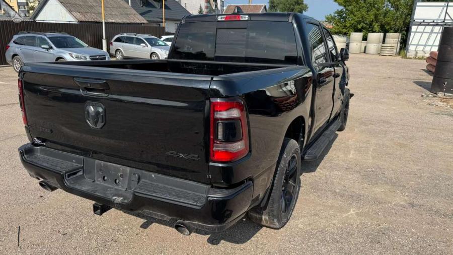 Melns Dodge RAM 2024 Ukmergė, ar dzinēja tilpumu 5.70 L un nobraukumu 54 tūkst. km par 22385 €, foto 4 vietnē AUTOMOTO.COM.LV