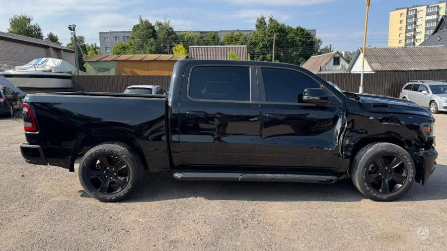 Melns Dodge RAM 2024 Ukmergė, ar dzinēja tilpumu 5.70 L un nobraukumu 54 tūkst. km par 22385 €, foto 5 vietnē AUTOMOTO.COM.LV