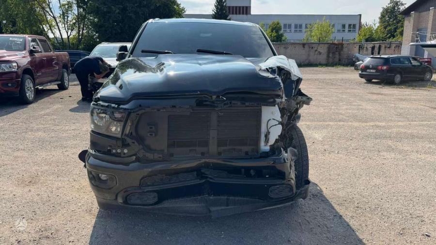 Melns Dodge RAM 2024 Ukmergė, ar dzinēja tilpumu 5.70 L un nobraukumu 54 tūkst. km par 22385 €, foto 7 vietnē AUTOMOTO.COM.LV