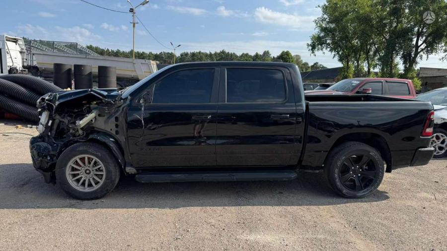 Melns Dodge RAM 2024 Ukmergė, ar dzinēja tilpumu 5.70 L un nobraukumu 54 tūkst. km par 22385 €, foto 10 vietnē AUTOMOTO.COM.LV