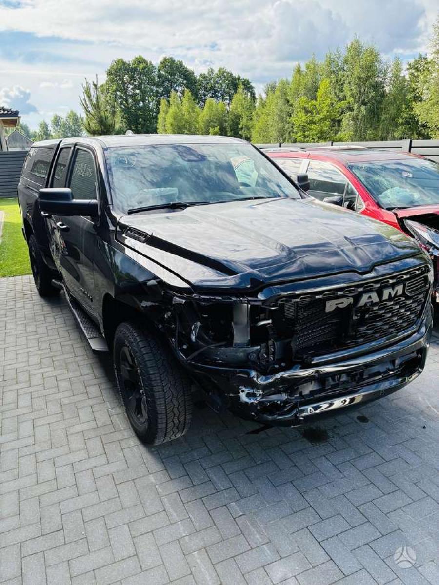 Black Dodge RAM 2025 in Plunge, with an engine capacity of 3.00 L and mileage of 19 thousand km for 14400 €, photo 6 on AUTOMOTO.COM.LV