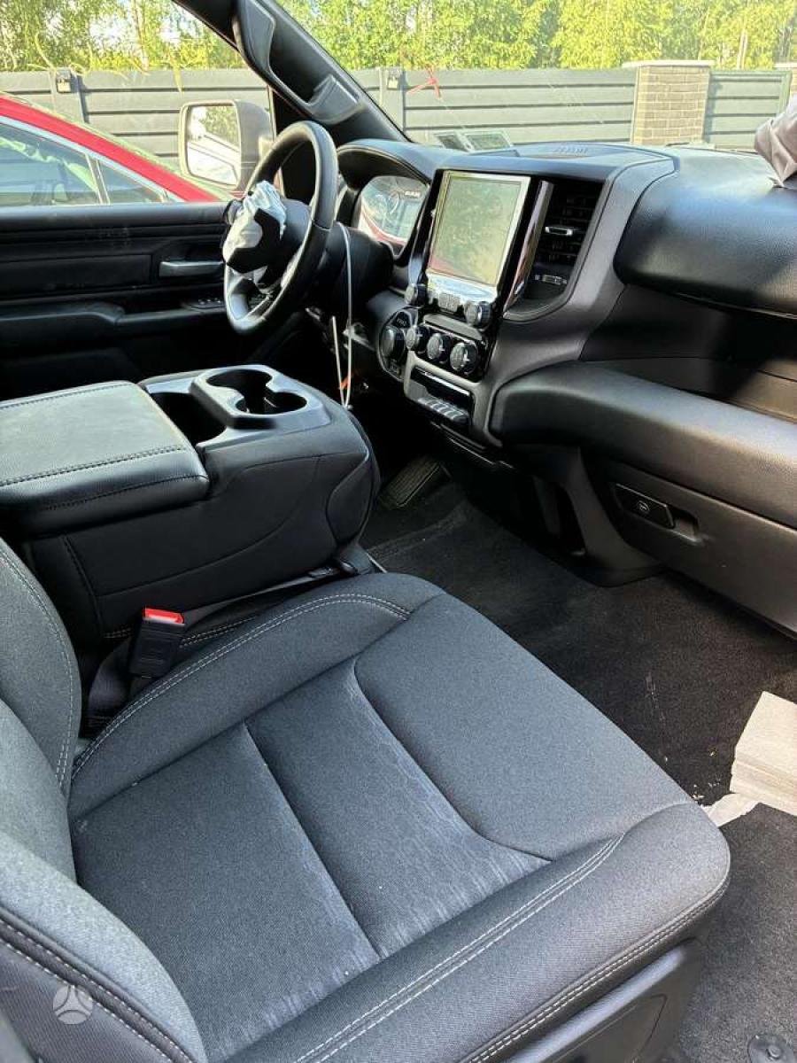Black Dodge RAM 2025 in Plunge, with an engine capacity of 3.00 L and mileage of 19 thousand km for 14400 €, photo 13 on AUTOMOTO.COM.LV