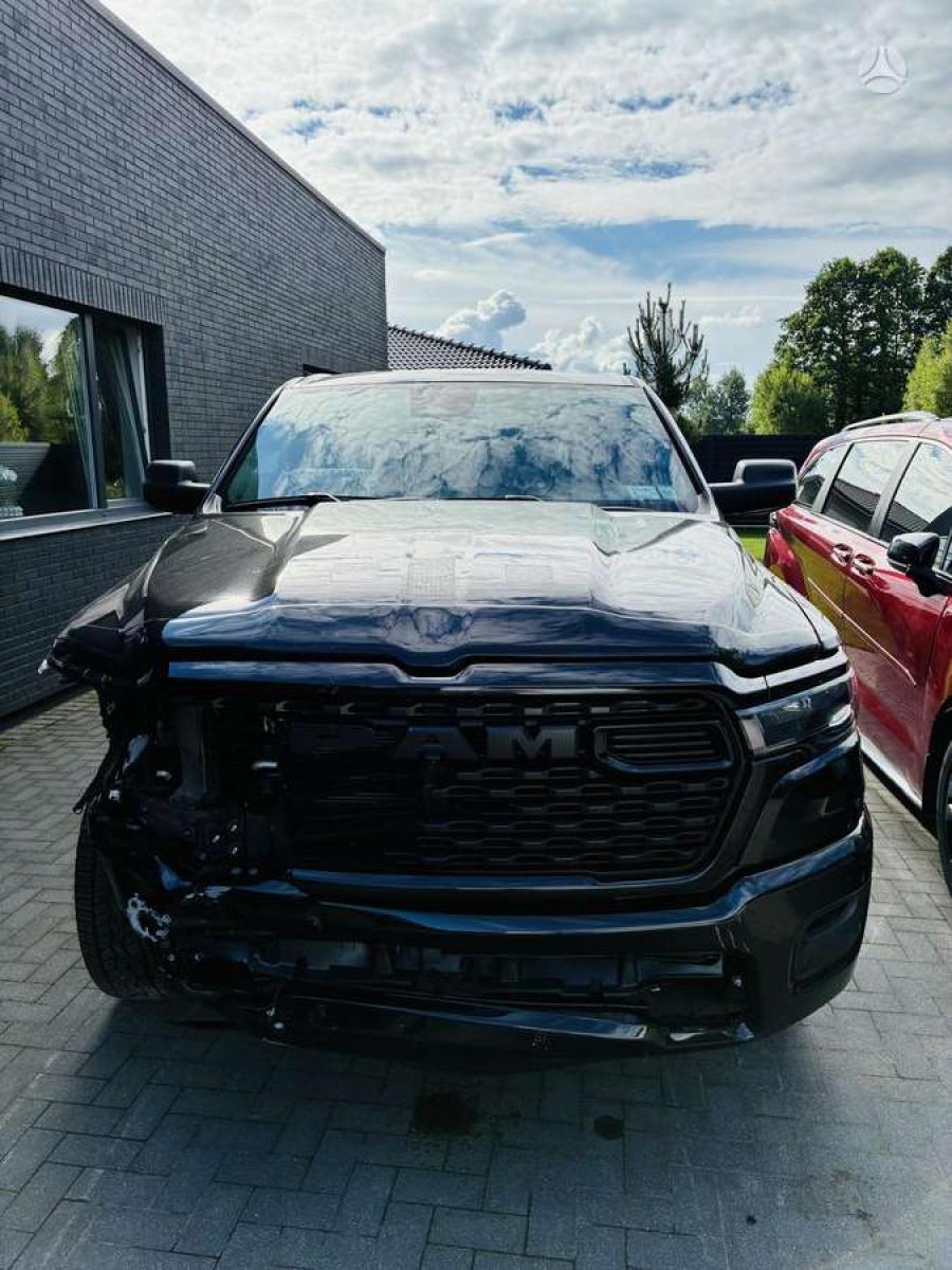 Melns Dodge RAM 2025 Plungė, ar dzinēja tilpumu 3.00 L un nobraukumu 19 tūkst. km par 14777 €, foto 5 vietnē AUTOMOTO.COM.LV