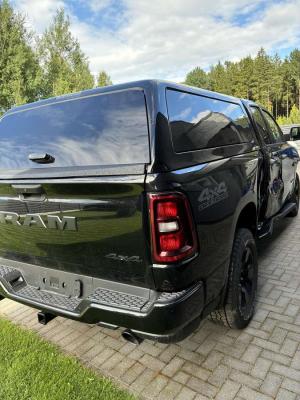 Melns Dodge RAM 2025 Plungė, ar dzinēja tilpumu 3.00 L un nobraukumu 19 tūkst. km par 14777 €, foto 14 vietnē AUTOMOTO.COM.LV