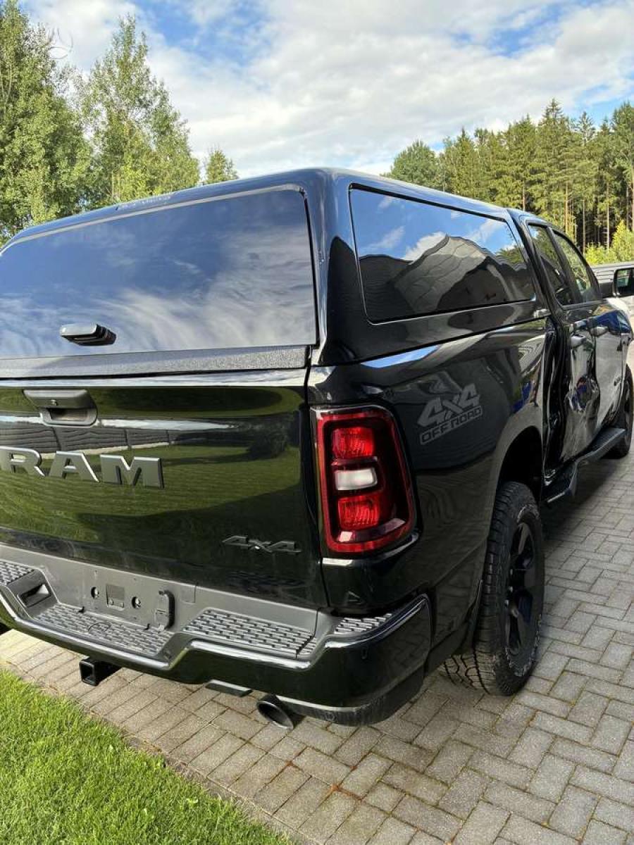 Melns Dodge RAM 2025 Plungė, ar dzinēja tilpumu 3.00 L un nobraukumu 19 tūkst. km par 14777 €, foto 14 vietnē AUTOMOTO.COM.LV