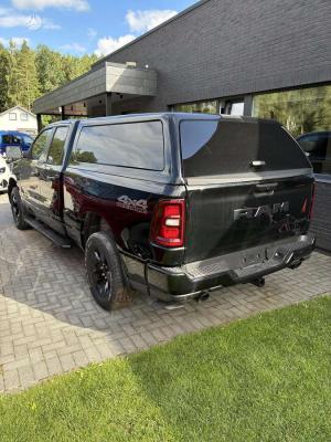 Melns Dodge RAM 2025 Plungė, ar dzinēja tilpumu 3.00 L un nobraukumu 19 tūkst. km par 14777 €, foto 16 vietnē AUTOMOTO.COM.LV