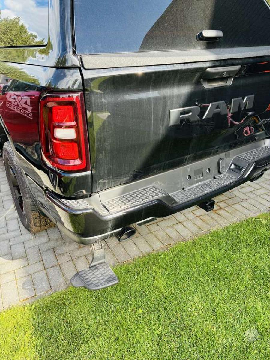 Melns Dodge RAM 2025 Plungė, ar dzinēja tilpumu 3.00 L un nobraukumu 19 tūkst. km par 14777 €, foto 18 vietnē AUTOMOTO.COM.LV