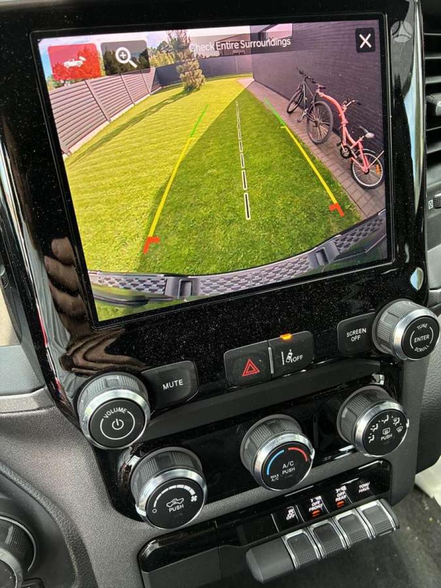 Melns Dodge RAM 2025 Plungė, ar dzinēja tilpumu 3.00 L un nobraukumu 19 tūkst. km par 14777 €, foto 23 vietnē AUTOMOTO.COM.LV