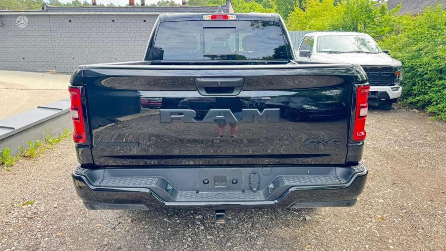 Melns Dodge RAM 2025 Ukmergė, ar dzinēja tilpumu 3.60 L un nobraukumu 42 tūkst. km par 23999 €, foto 3 vietnē AUTOMOTO.COM.LV