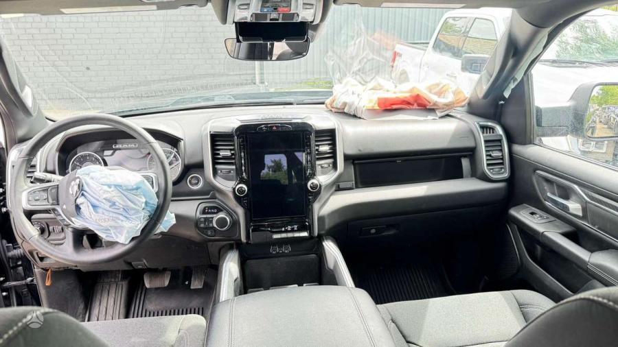 Melns Dodge RAM 2025 Ukmergė, ar dzinēja tilpumu 3.60 L un nobraukumu 42 tūkst. km par 23999 €, foto 12 vietnē AUTOMOTO.COM.LV