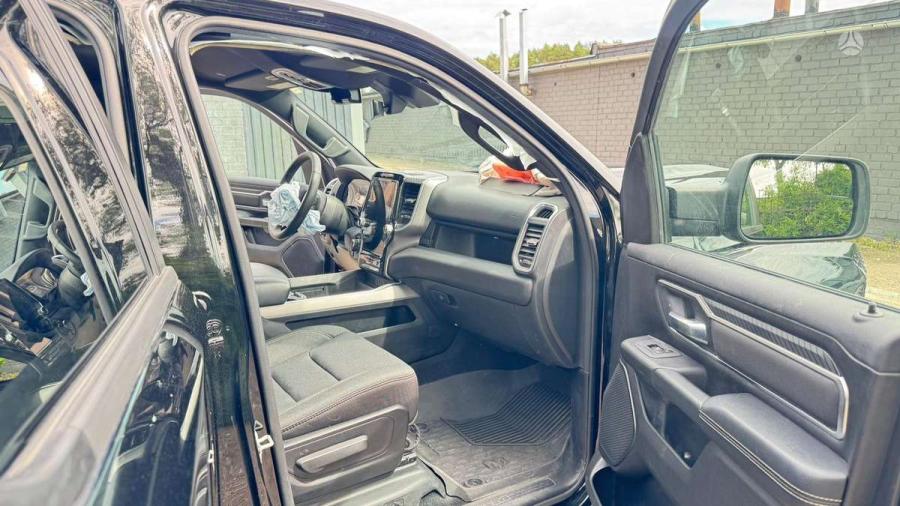 Melns Dodge RAM 2025 Ukmergė, ar dzinēja tilpumu 3.60 L un nobraukumu 42 tūkst. km par 23999 €, foto 15 vietnē AUTOMOTO.COM.LV
