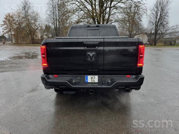 Black Dodge RAM 2025 in Ogre, with an engine capacity of 3.00 L and mileage of 6 thousand km for 85000 €, photo 7 on AUTOMOTO.COM.LV
